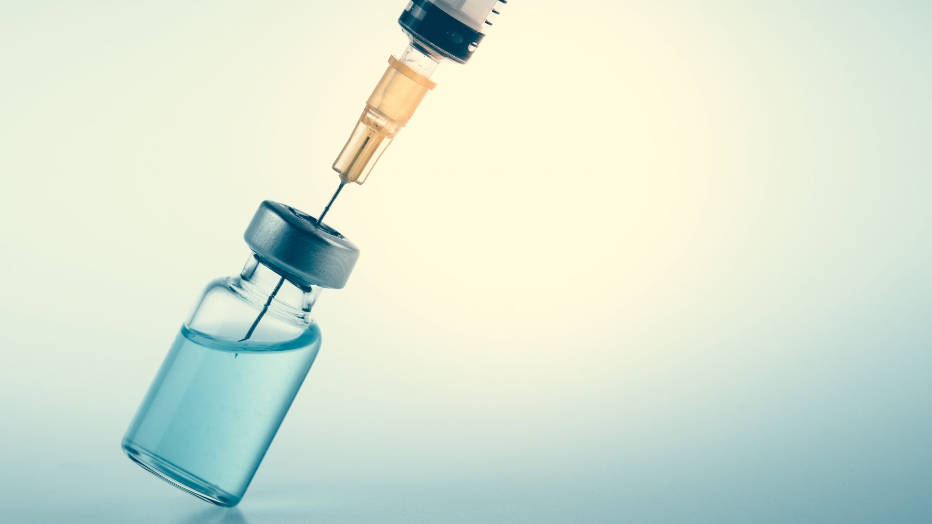 Corona-vaccine: Første virksomhed melder klar til at teste på mennesker